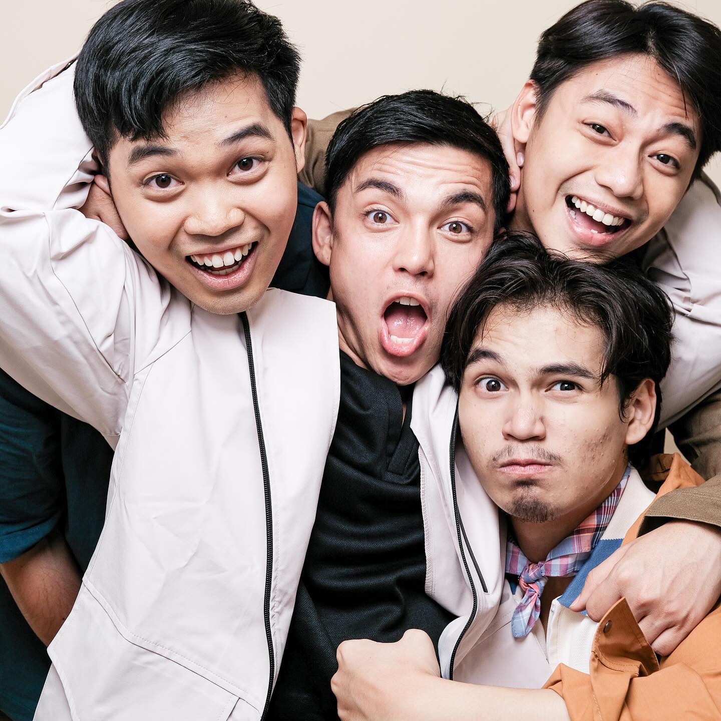 ‘Bar Boys’ is back! – SubSelfie